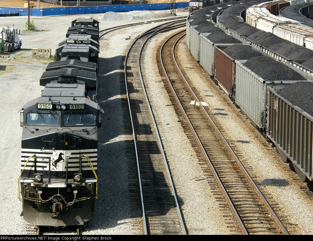 NS 9160, 9566, 9564 & 9735 waiting their turn in a yard full of black diamonds